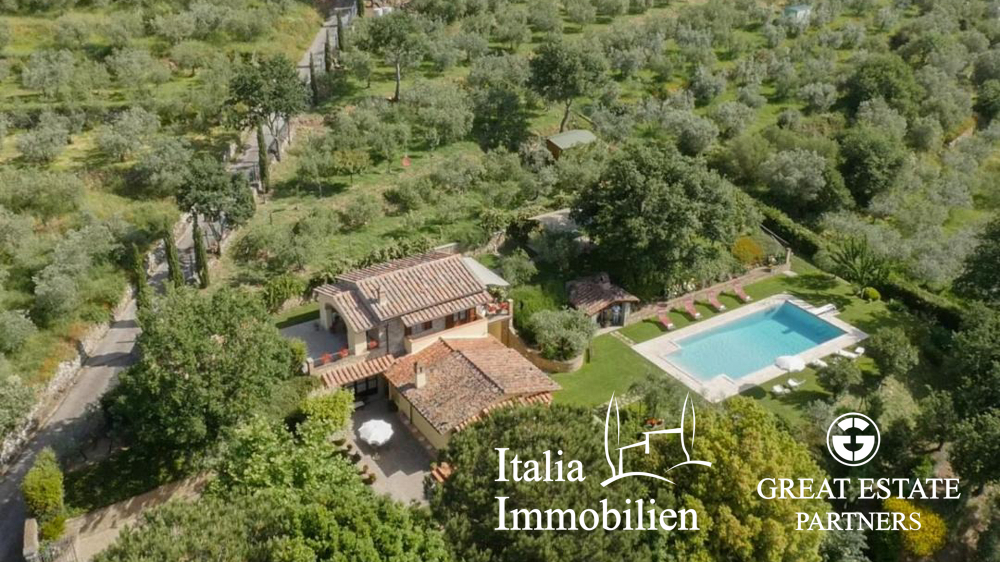 Elegantes Bauernhaus in Hügellage mit viel Privacy, Pool und Garten ...