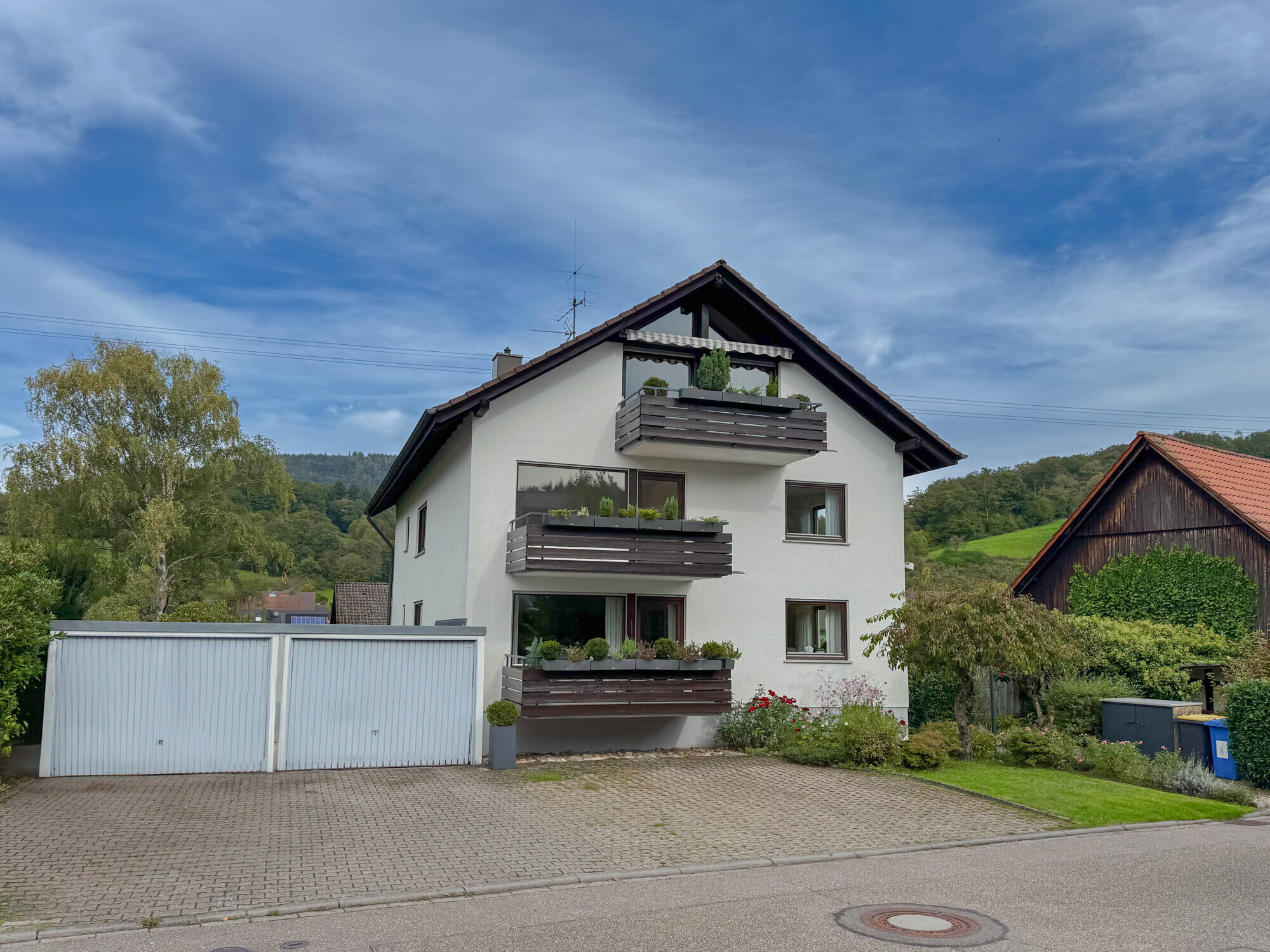 Dreifamilienhaus mit Einliegerwohnung im top Zustand *BEZUGSFREI* in ...