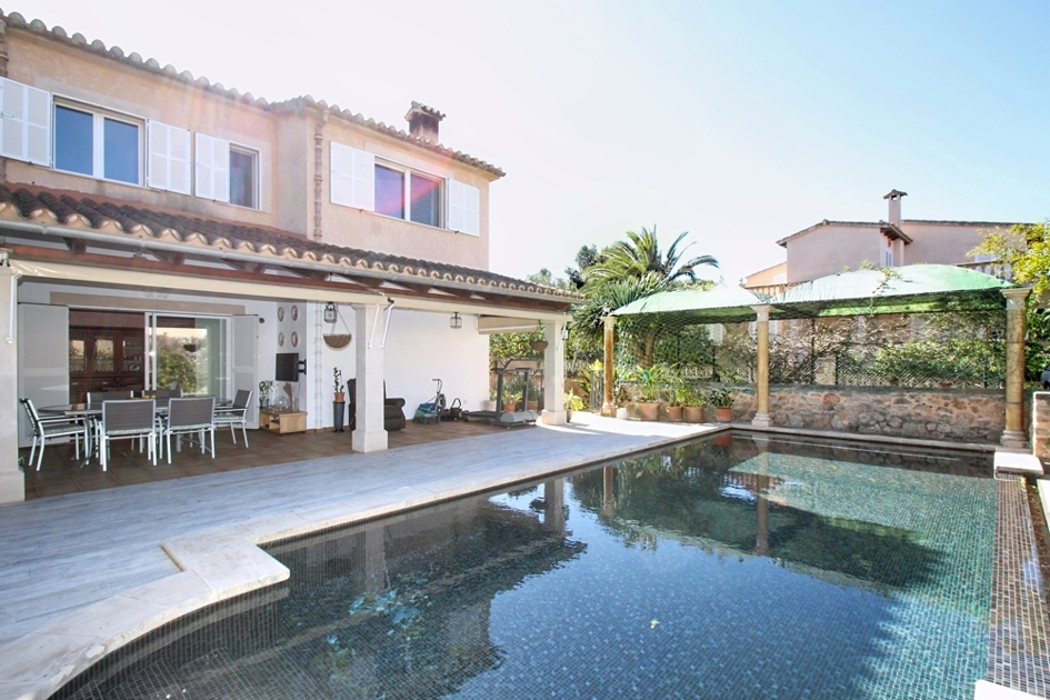 CALA BLAVA: VILLA WITH SALTWATER POOL AND GARDEN - S.A.E Real Estate ...