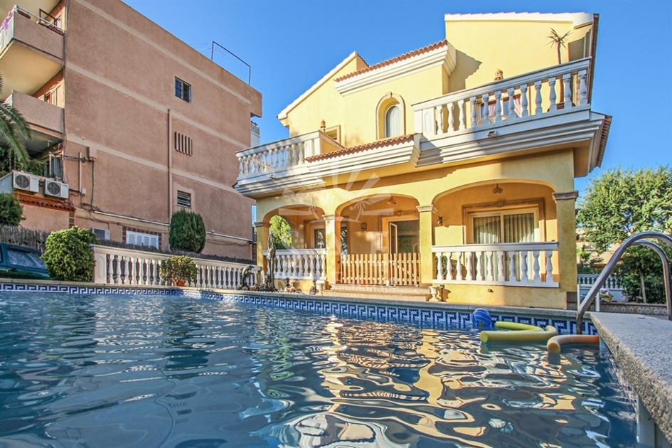 PALMANOVA: DETACHED HOUSE WITH POOL AND VACATION RENTAL LICENSE - S.A.E ...